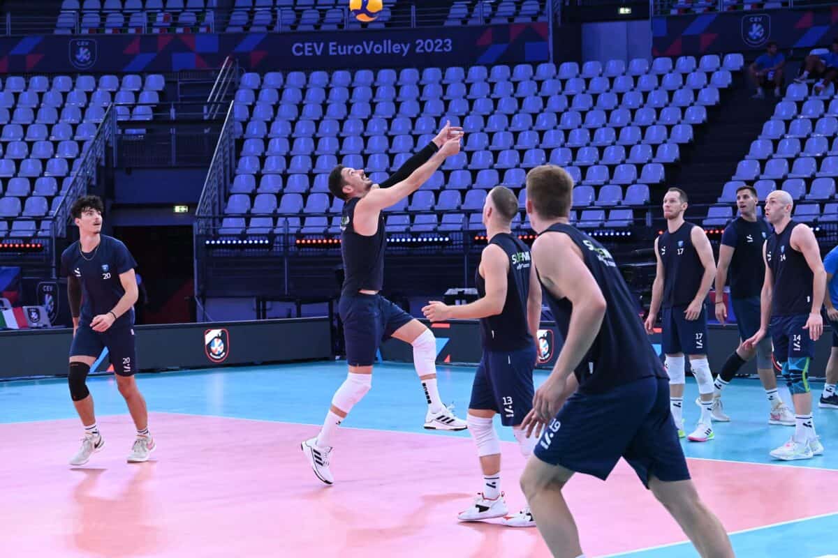 Slovenski odbojkarji po zmagi nad Francijo do brona na EP - Koroške Novice