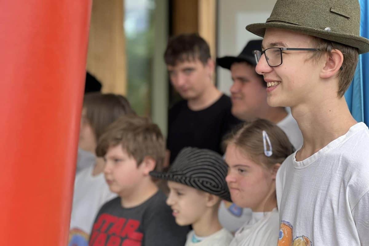 Zavod RISA obeležil mednarodni dan lahkega branja z okroglo mizo "Polne police lahkega branja ...